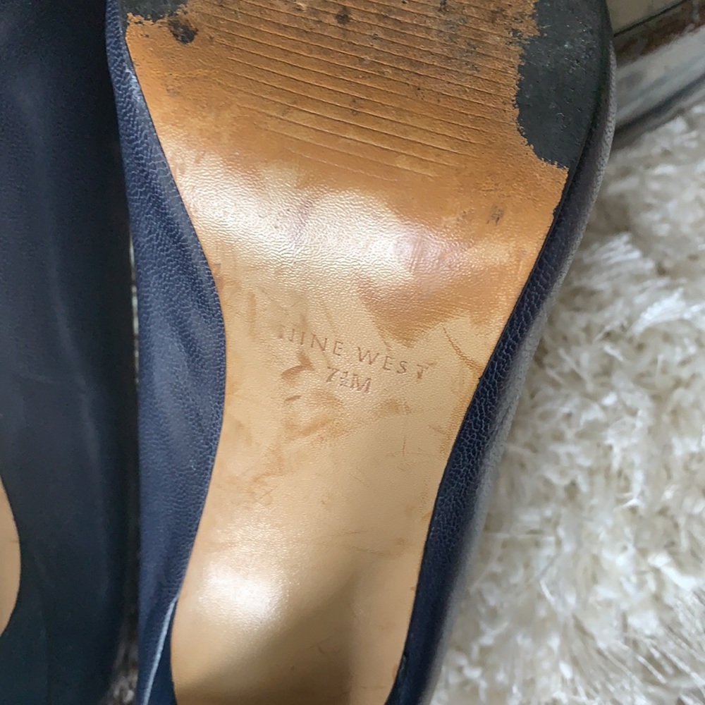 Nine West-Navy Blue And Gold Pumps! - Gem